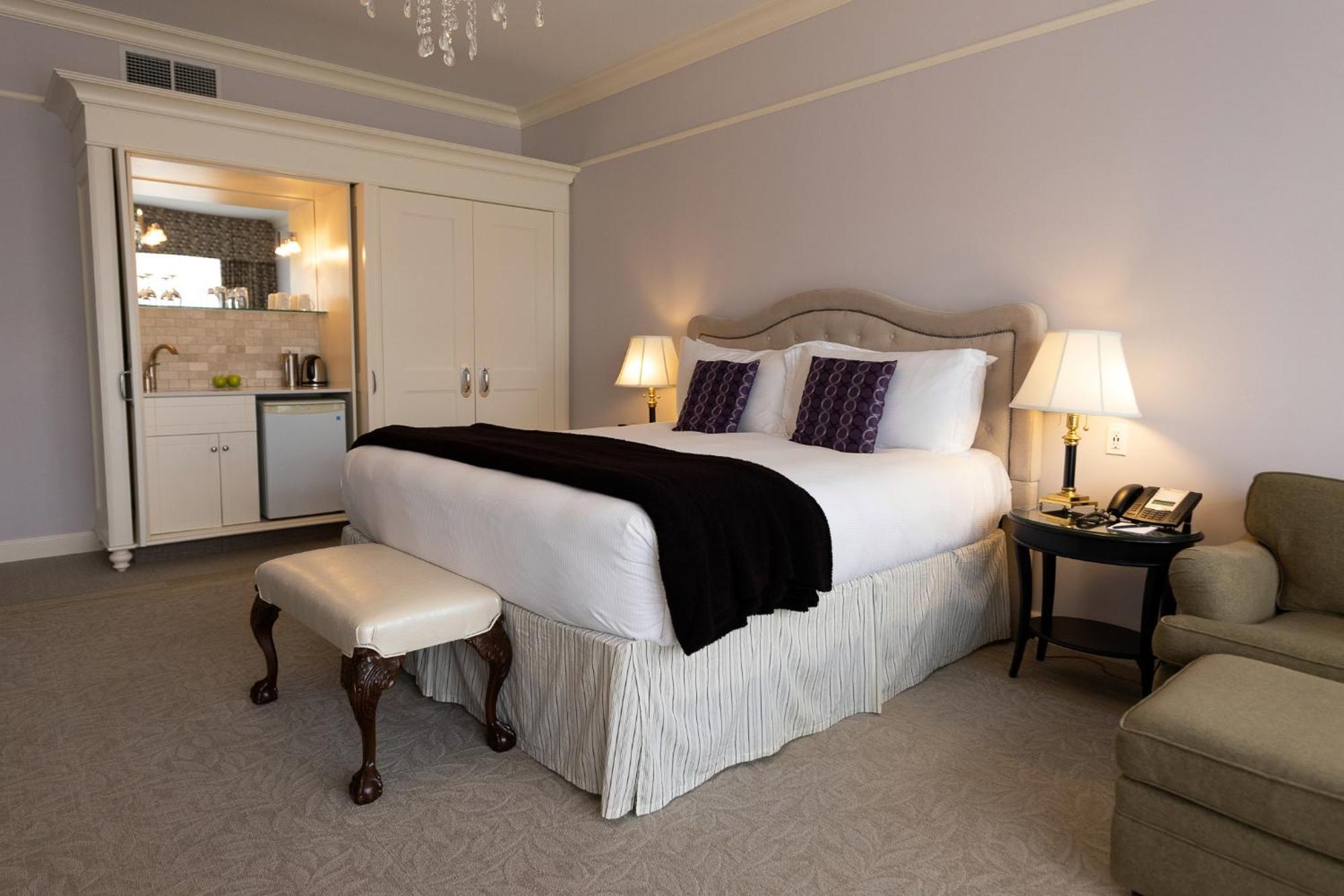 HOTEL BRUCE | ⋆⋆⋆⋆ | STRATFORD, CANADA | SEASON DEALS FROM $377