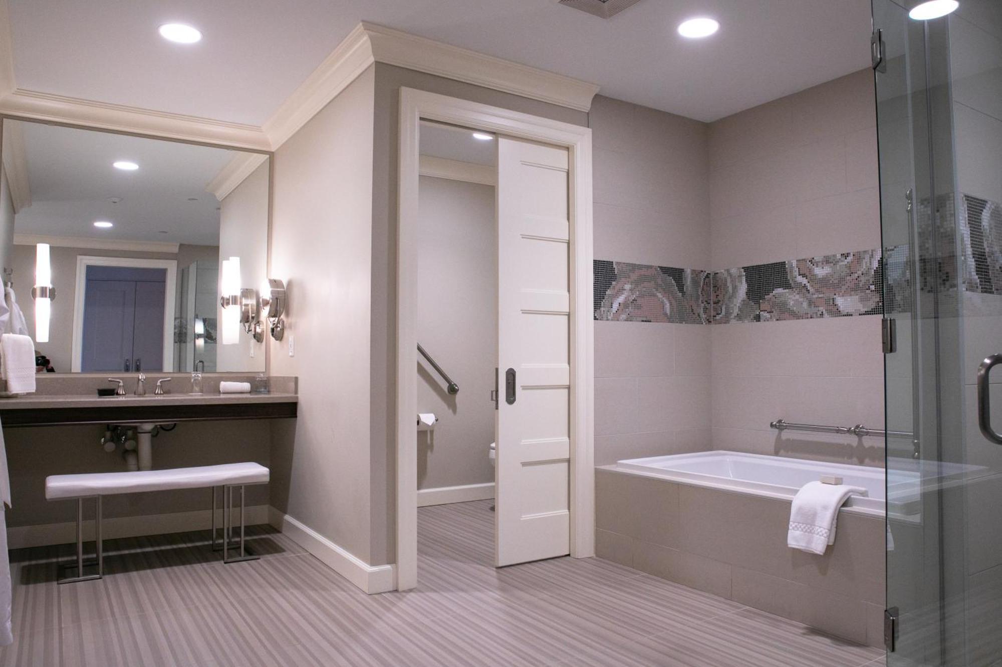 HOTEL BRUCE | ⋆⋆⋆⋆ | STRATFORD, CANADA | SEASON DEALS FROM $377